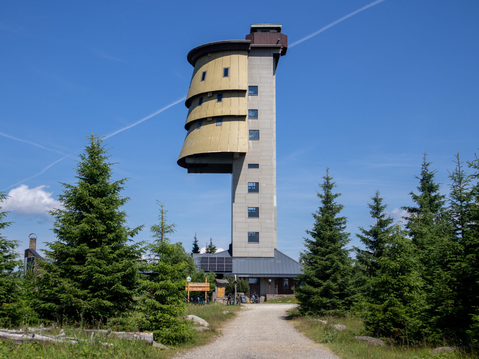 Rozhledna Poledník – bývalá vojenská věž s krásnými výhledy na Šumavu ...